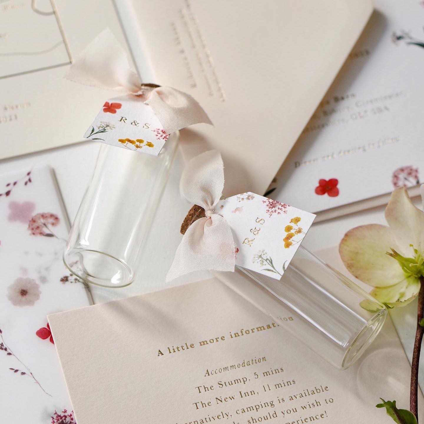 10 Ways to Create Affordable Wedding Favours | Printed.com